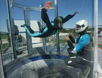 Simulateur de Chute Libre Indoor : Parachutisme en Soufflerie