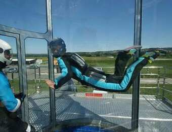 Simulateur de Chute Libre Indoor : Parachutisme en Soufflerie