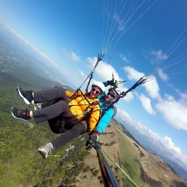 Baptême en Parapente près de Chambéry - Survol du Lac d'Aiguebelette